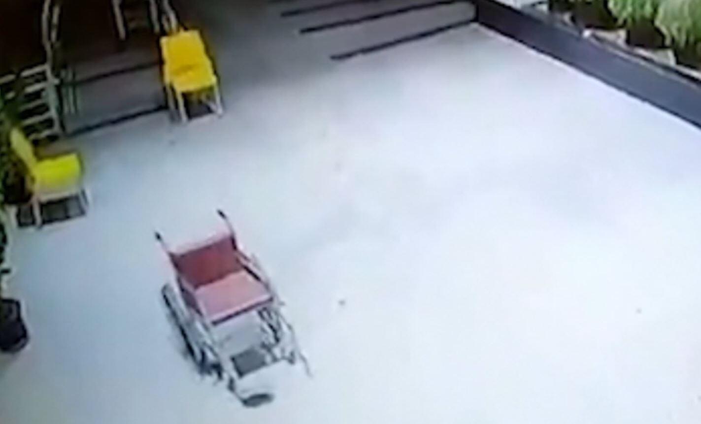 "Ghost Chair" Scares Hospital Staff As It Creepily Wheels Away On Its Own
