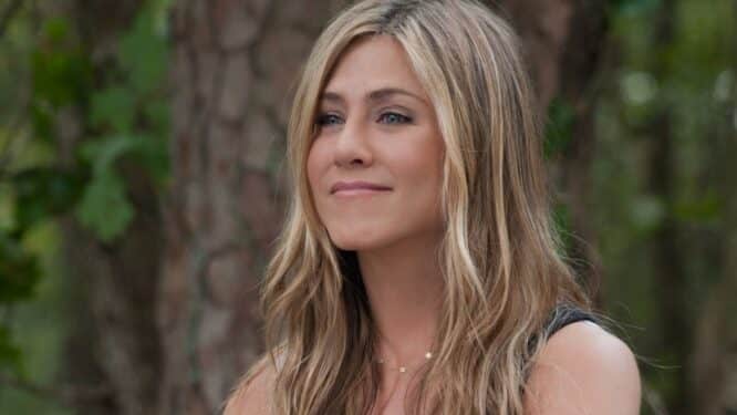 Jennifer Aniston Poses Semi-Nude In New Photos