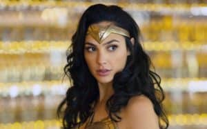 Gal Gadot Shows Off Wonder Woman Body In Bikini Photos